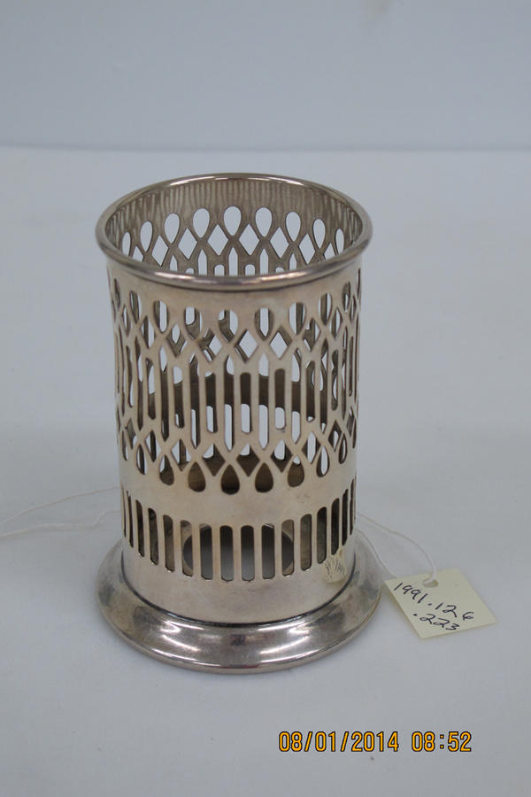 Round holder | RISD Museum