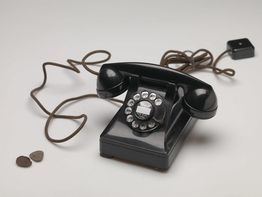 Telephone (model 302) | RISD Museum