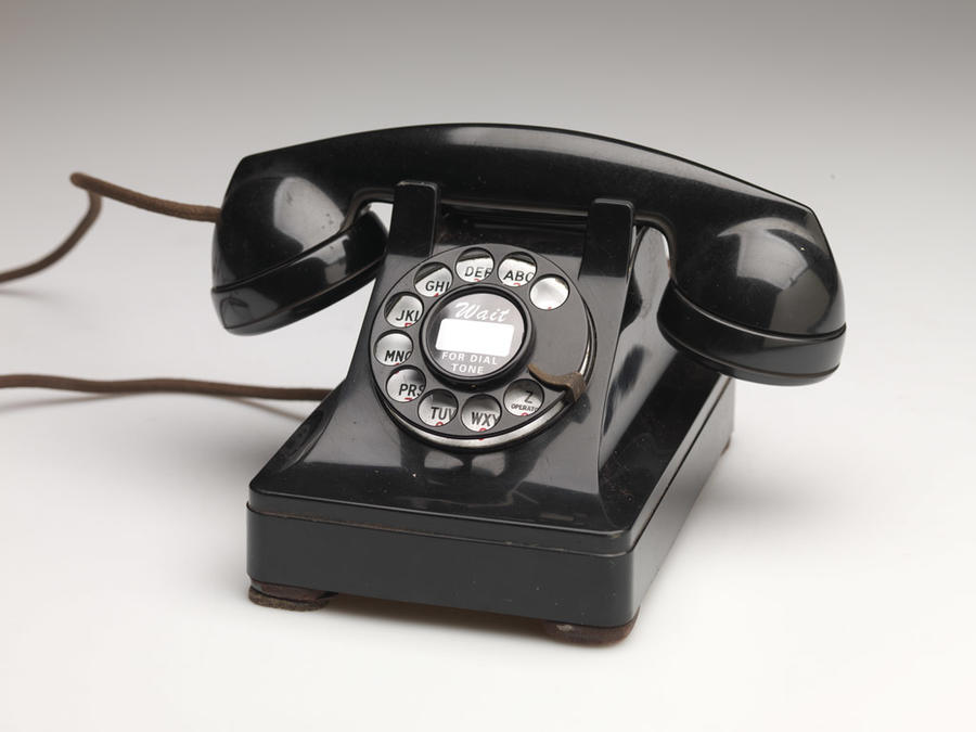 Telephone (model 302) | RISD Museum